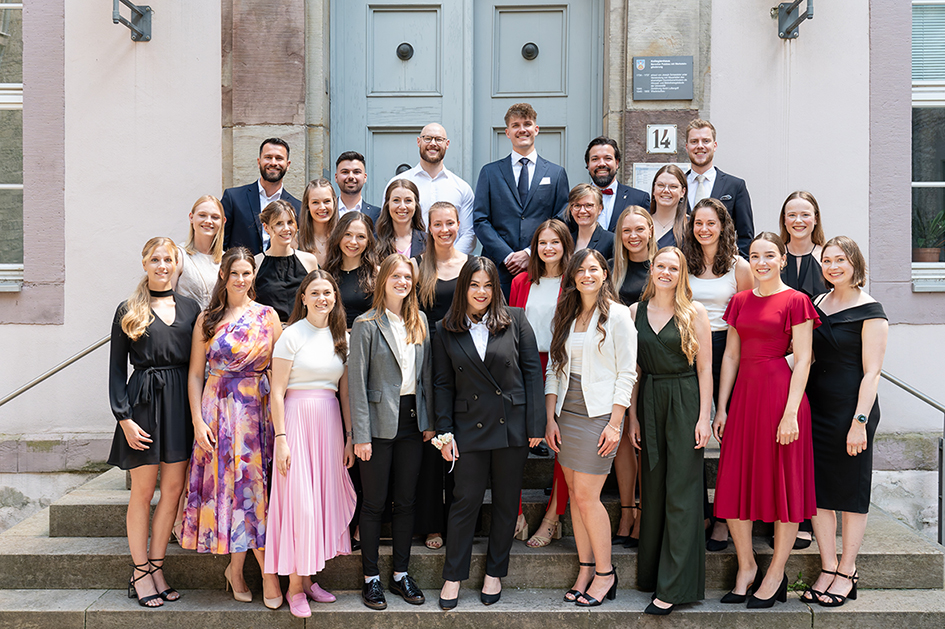 Medizinische Fakultät feiert Zahnmedizin-Absolvent*innen