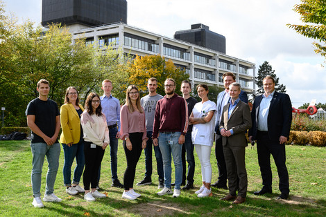 Ausbildung erfolgreich abgeschlossen. 81 Prozent der Azubis bleiben an ...