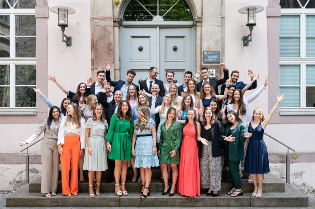 Medizinische Fakultät feiert Absolvent*innen der Zahnmedizin